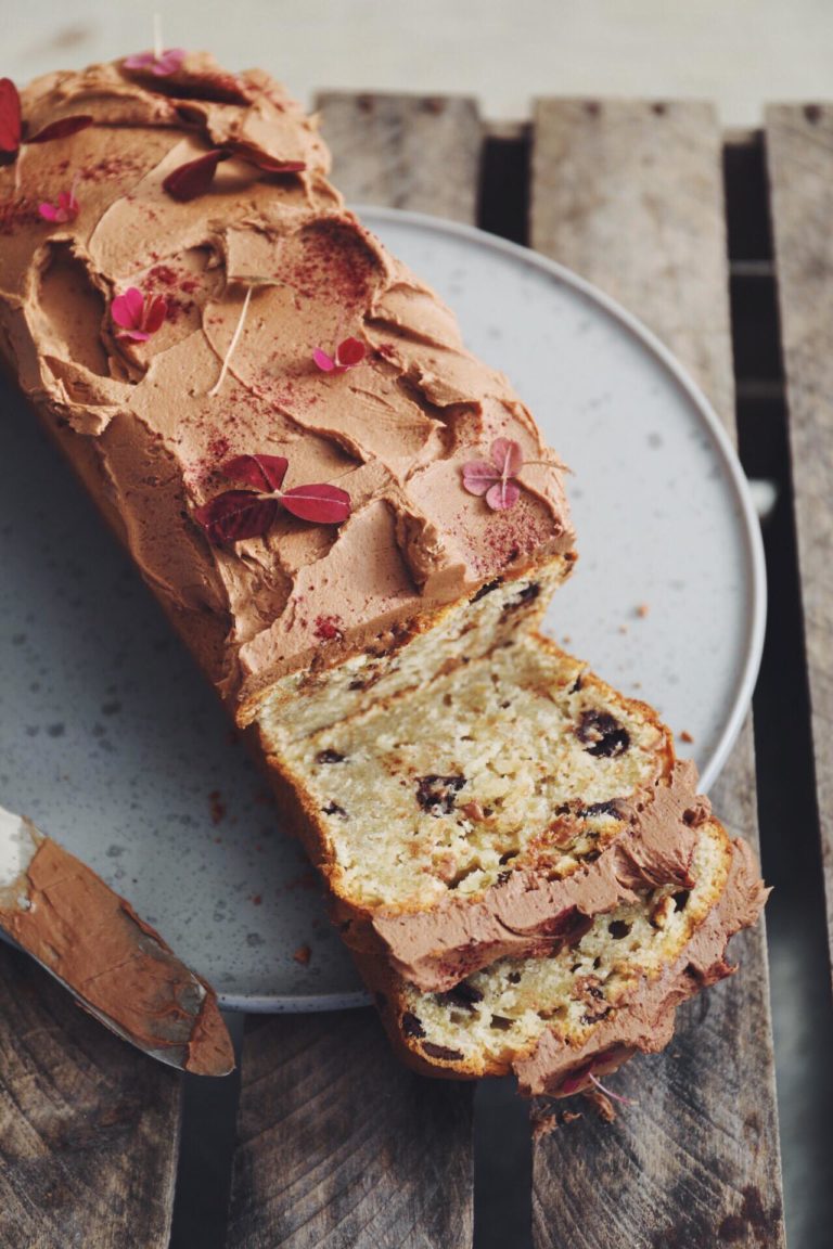 Svampet banankage med chokolade – nem opskrift