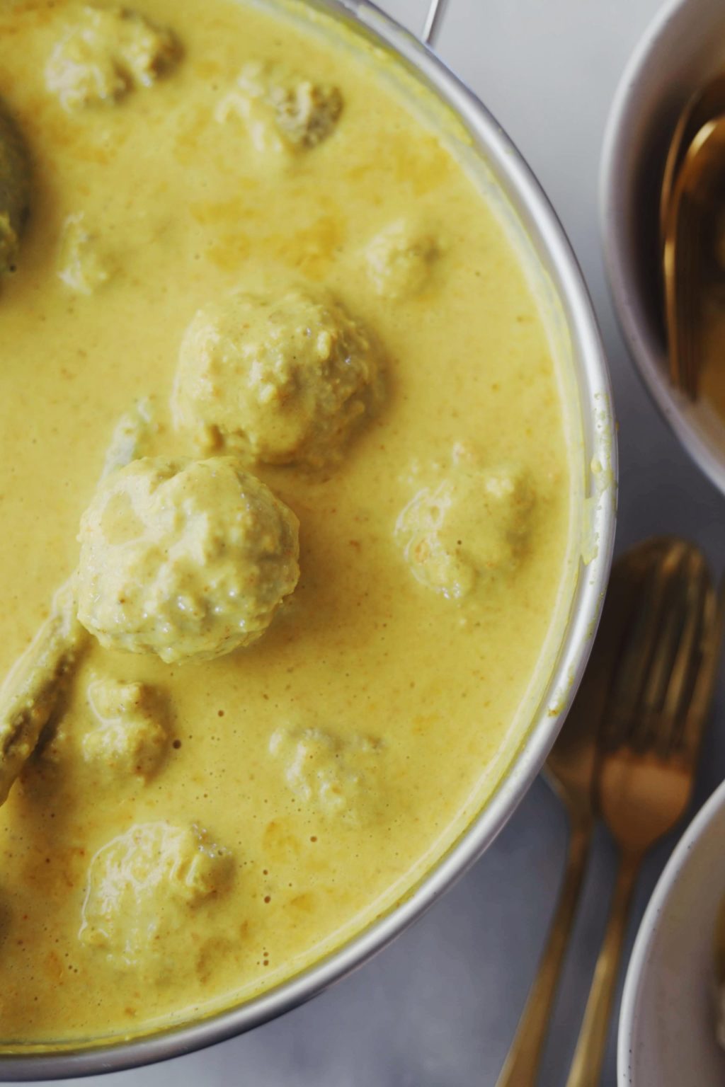 Boller i karry - Opskrift på nem og lækker boller i karry ret