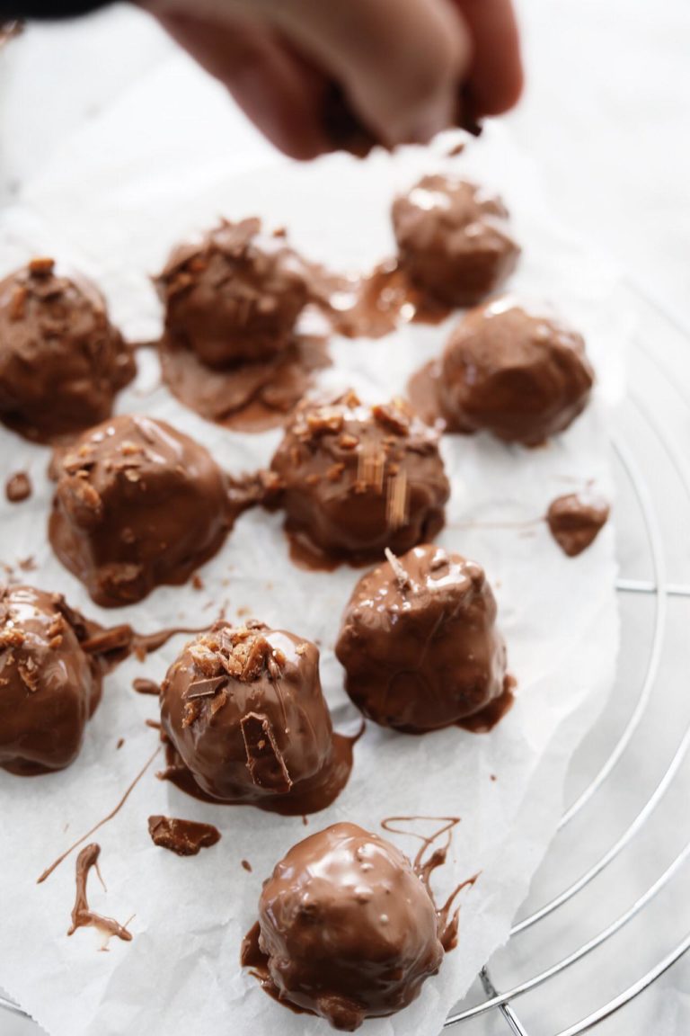 Hjemmelavet Toffifee - Opskrift på nemme hjemmelavede Toffifee