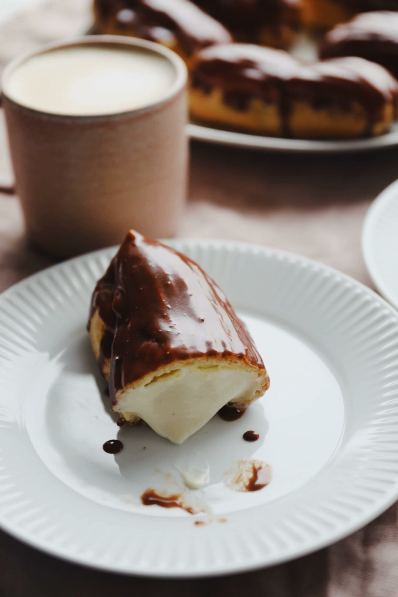 Eclairs - Eclairs med vandbakkelsesdej, vaniljecreme og chokoladeganache