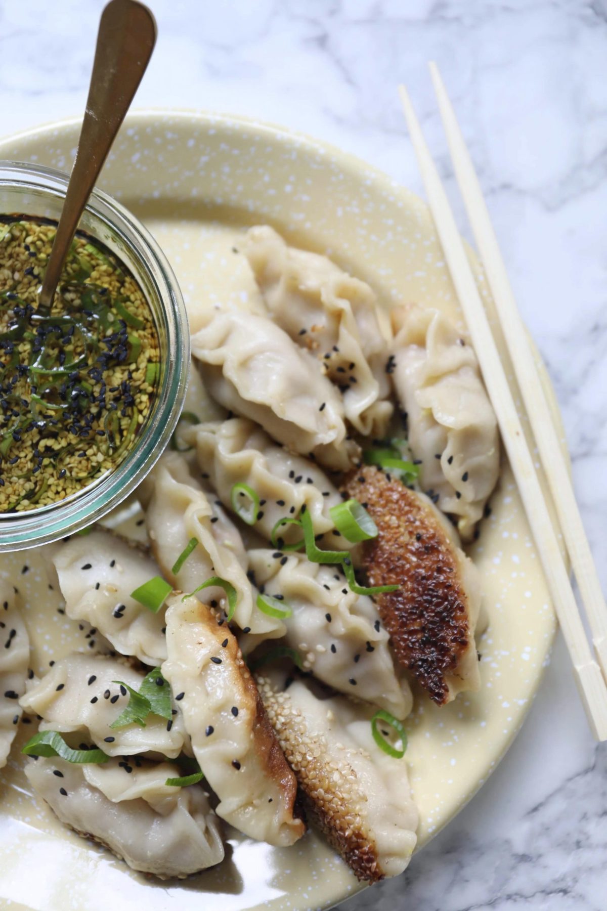 One pan gyoza - Gyoza i fad er nemt og lækkert