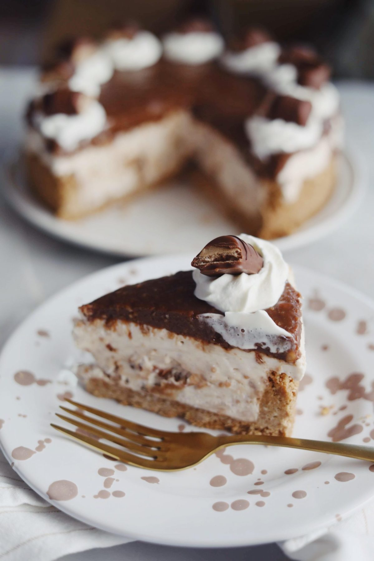 Kinder Bueno cheesecake - Opskrift på cheesecake med Kinder Bueno