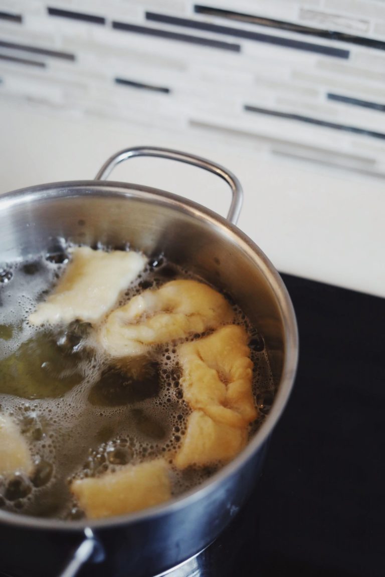 Klejner - Opskrift på store luftige klejner fra Møn.