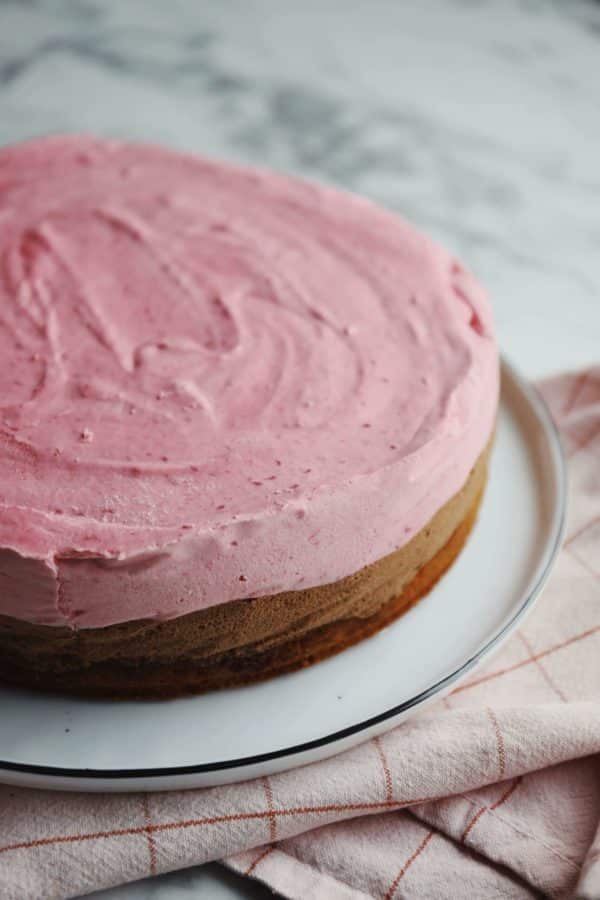 Mazarin cake with chocolate and raspberries - Frederikke Wærens