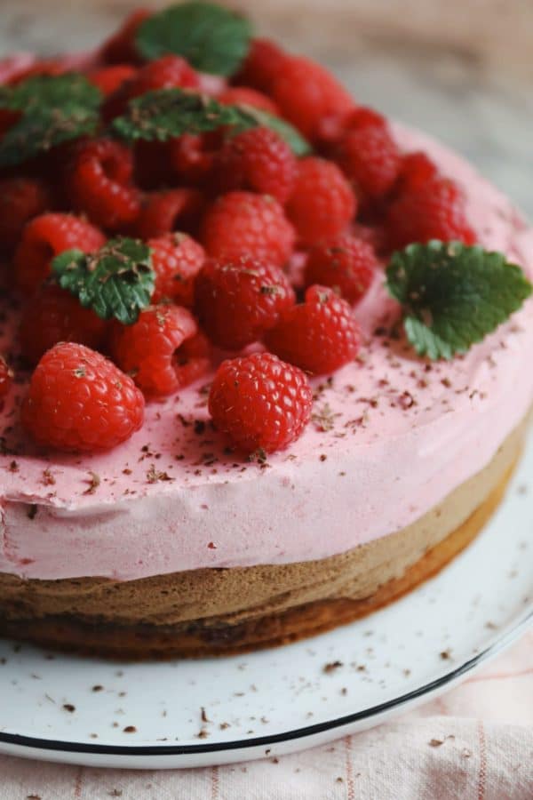 Mazarin cake with chocolate and raspberries - Frederikke Wærens