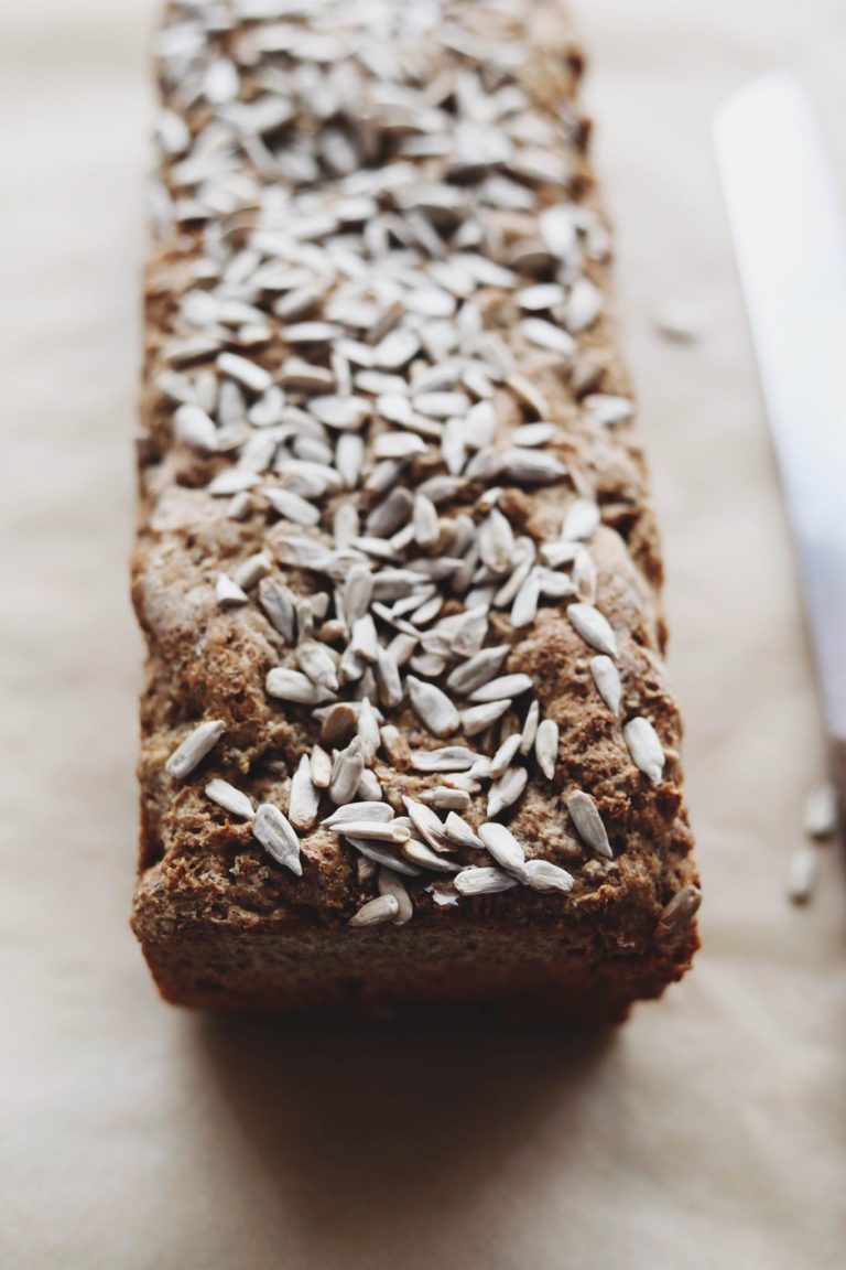 Nemt rugbrød uden surdej - Opskrift på nemt hjemmebagt lyst rugbrød