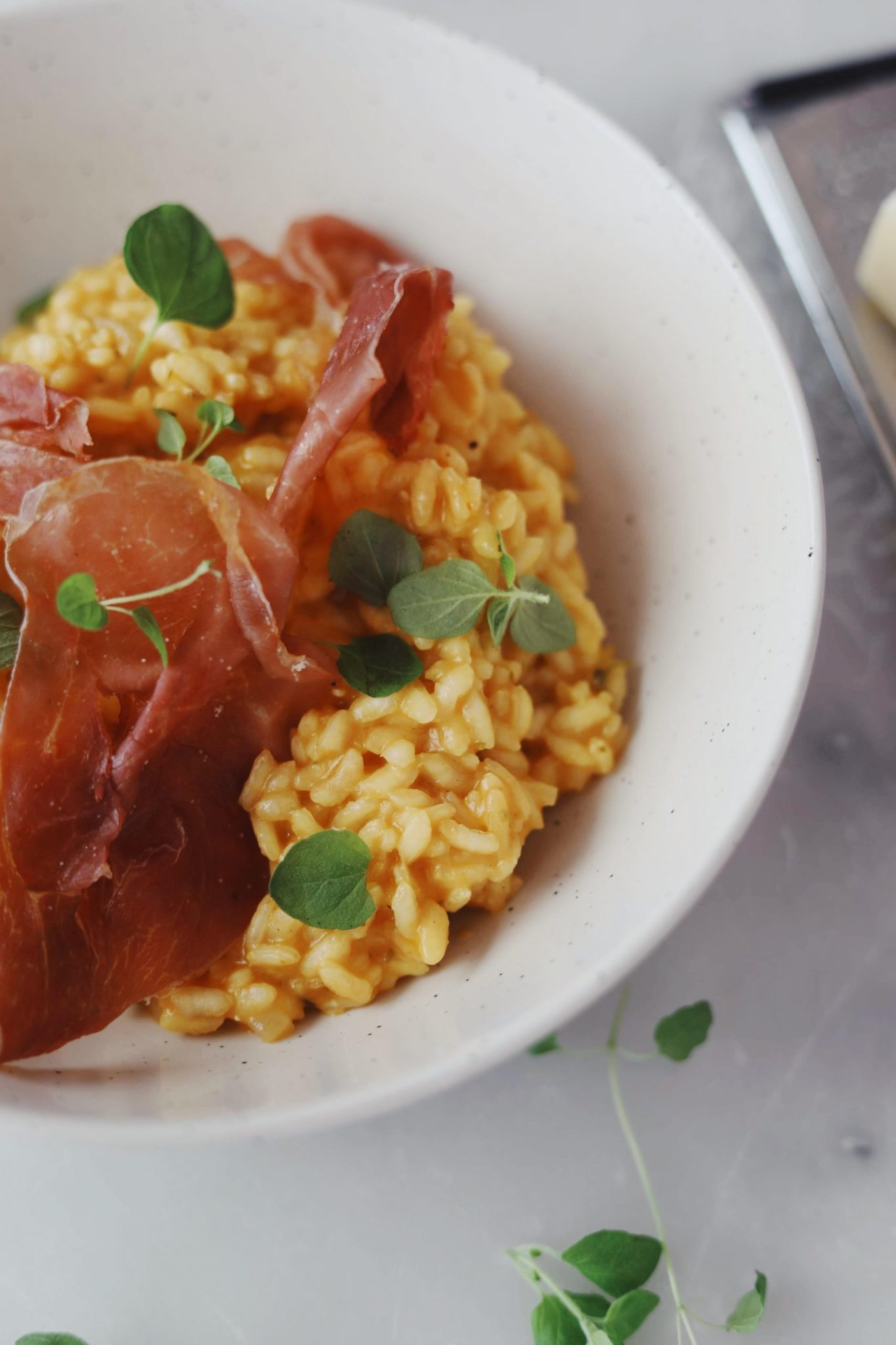 Pizza risotto - Opskrift på cremet risotto med smag af pizza med oregano