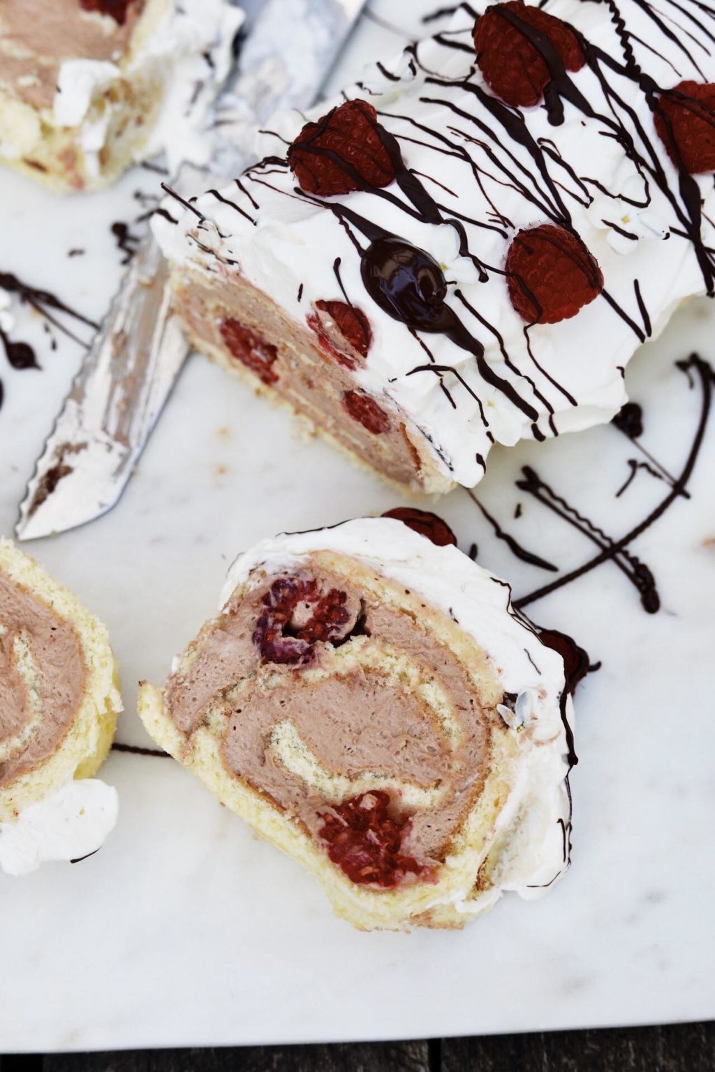 Roulade med chokoladecreme og hindbær - den bedste chokoladecreme Roulade med chokoladecreme og hindbær - den bedste chokoladecreme