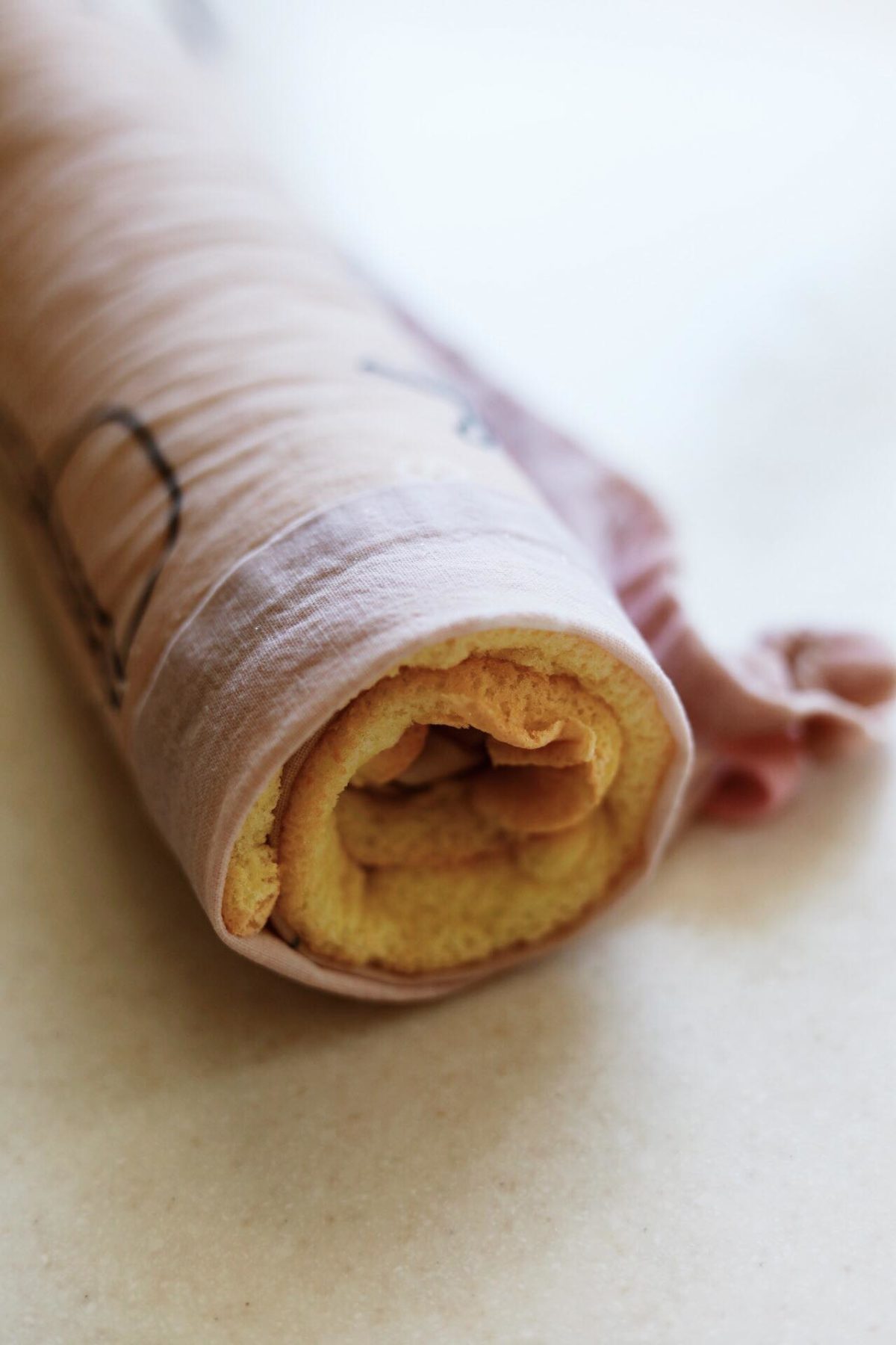 Roulade med chokoladecreme og hindbær - den bedste chokoladecreme Roulade med chokoladecreme og hindbær - den bedste chokoladecreme