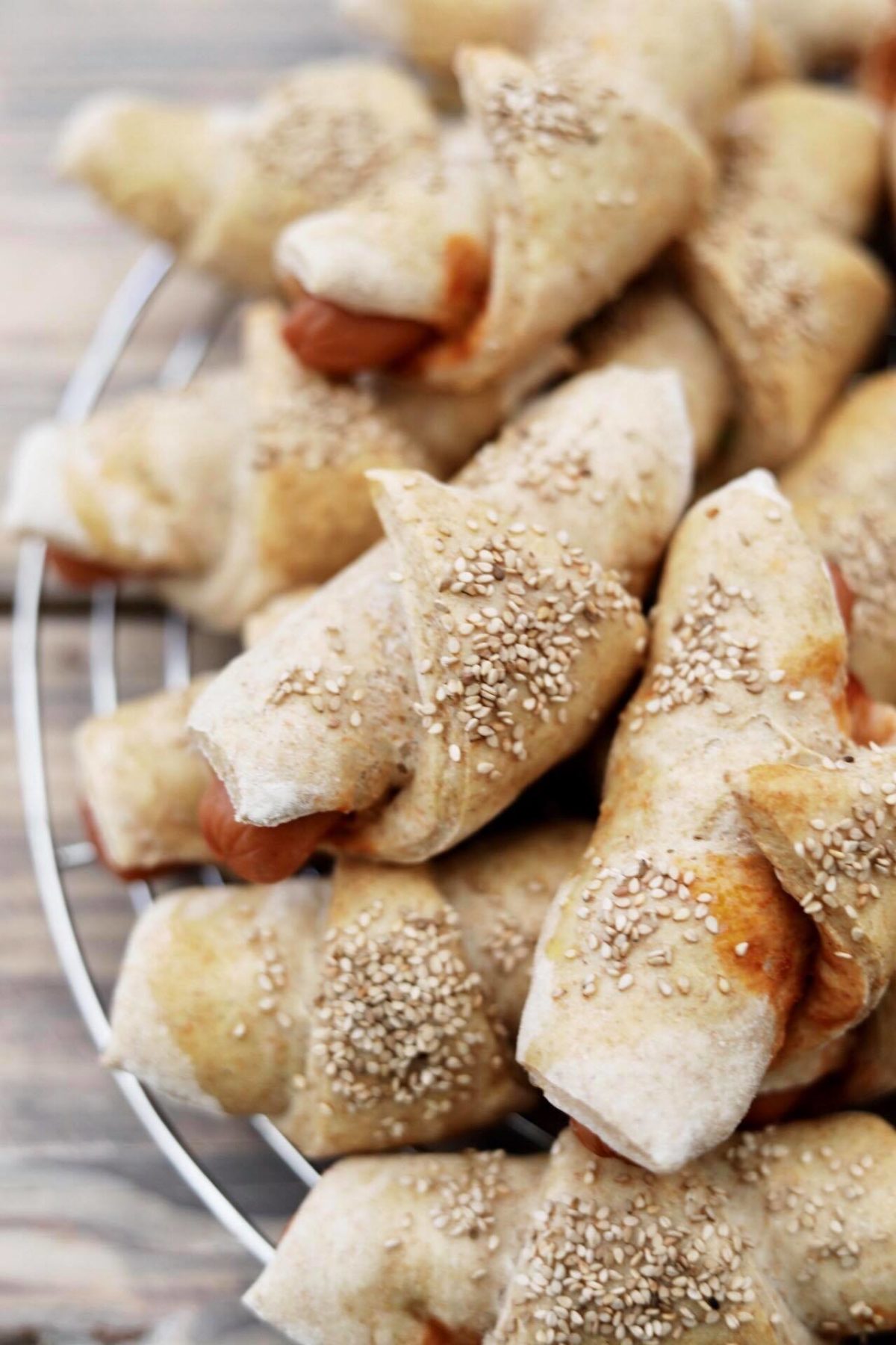 Snacks til kør selv ferien - opskrift på pølsehorn og pizzasnegle