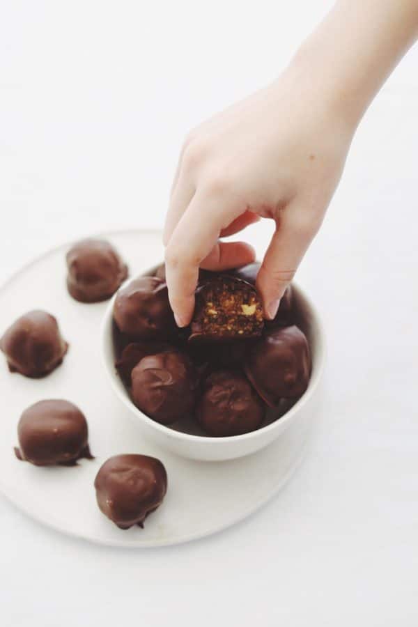 Snickers Balls - a healthy snack - Frederikke Wærens