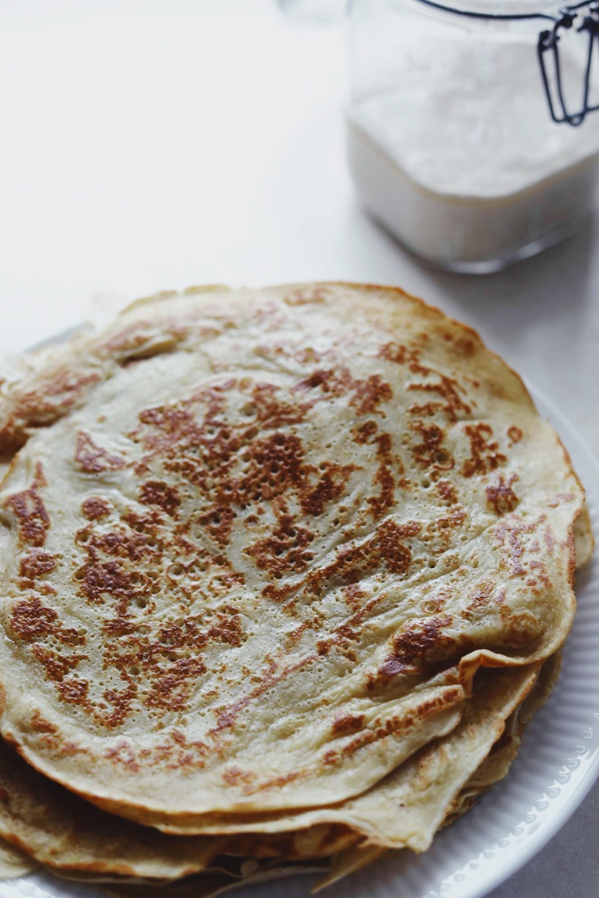 Focaccia med surdej - Opskrift på surdejsfocaccia brød med store lufthuller