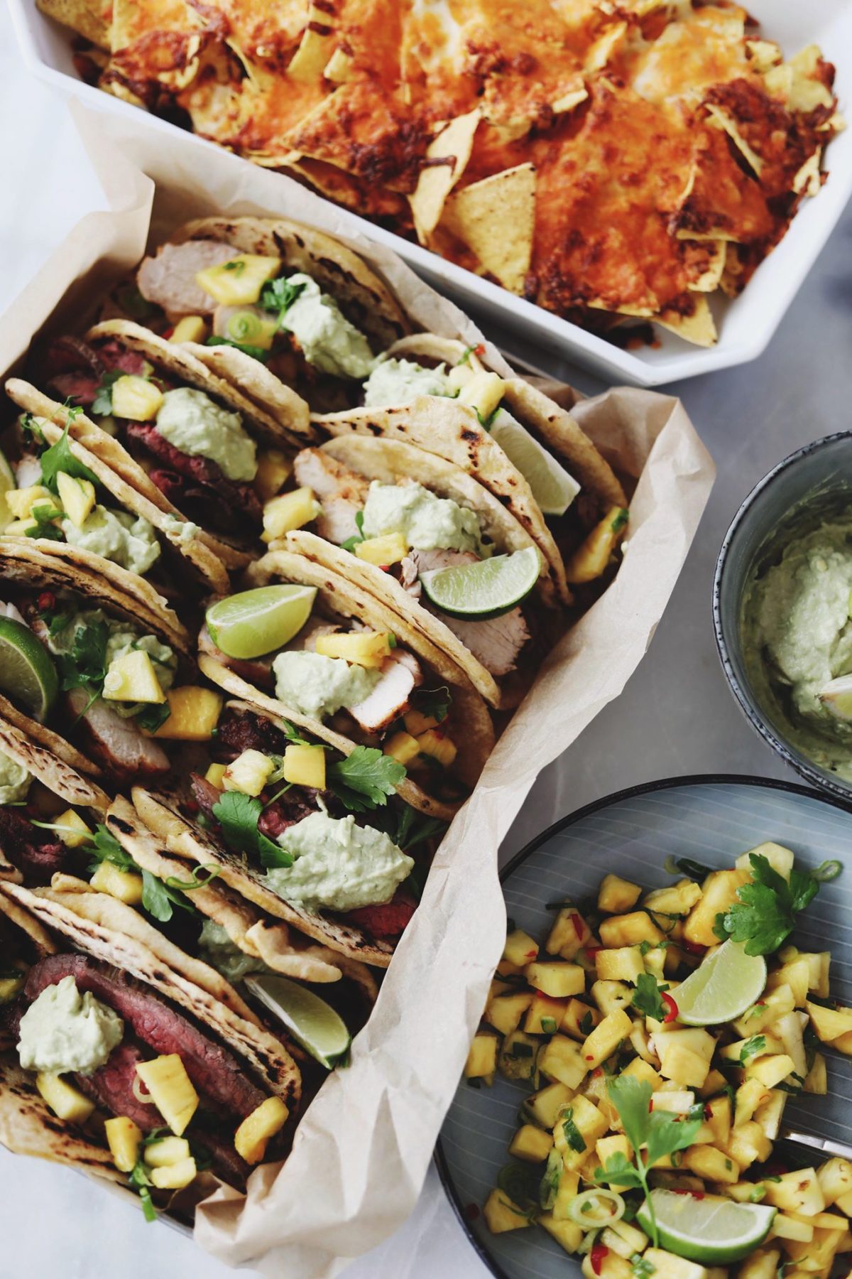 Tacos med fyld - Hjemmebagte tacos med fyld og ananassalsa