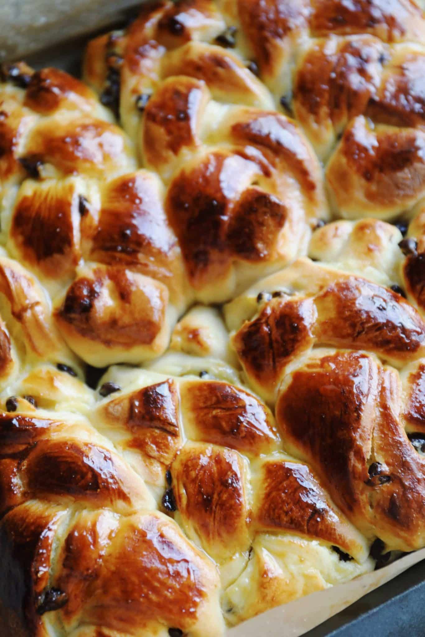Pain Suisse - Opskrift på flettet brioche brød med creme og chokolade