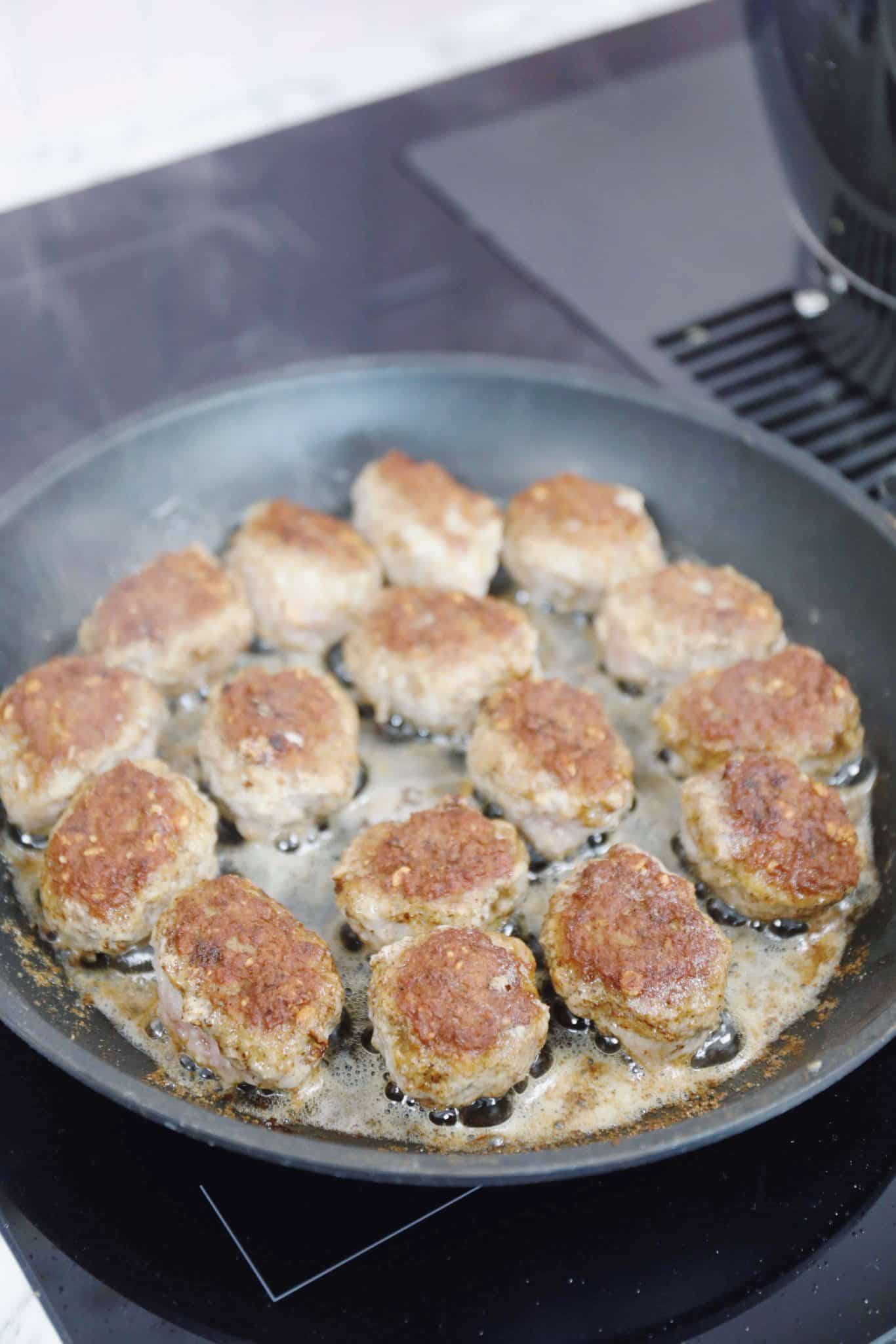 Frikadeller - Opskrift på klassiske frikadeller