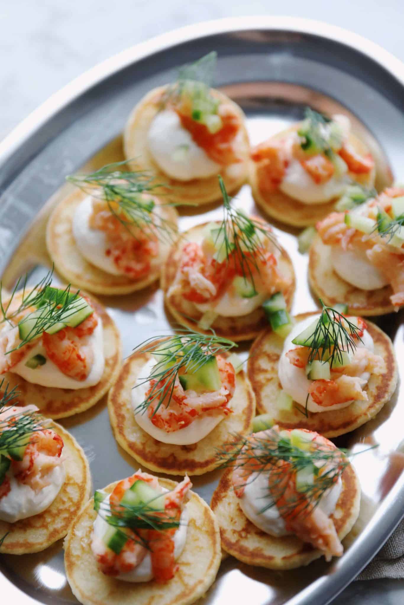 Blinis med peberrodscreme - Blinis med peberrod og krebsehaler