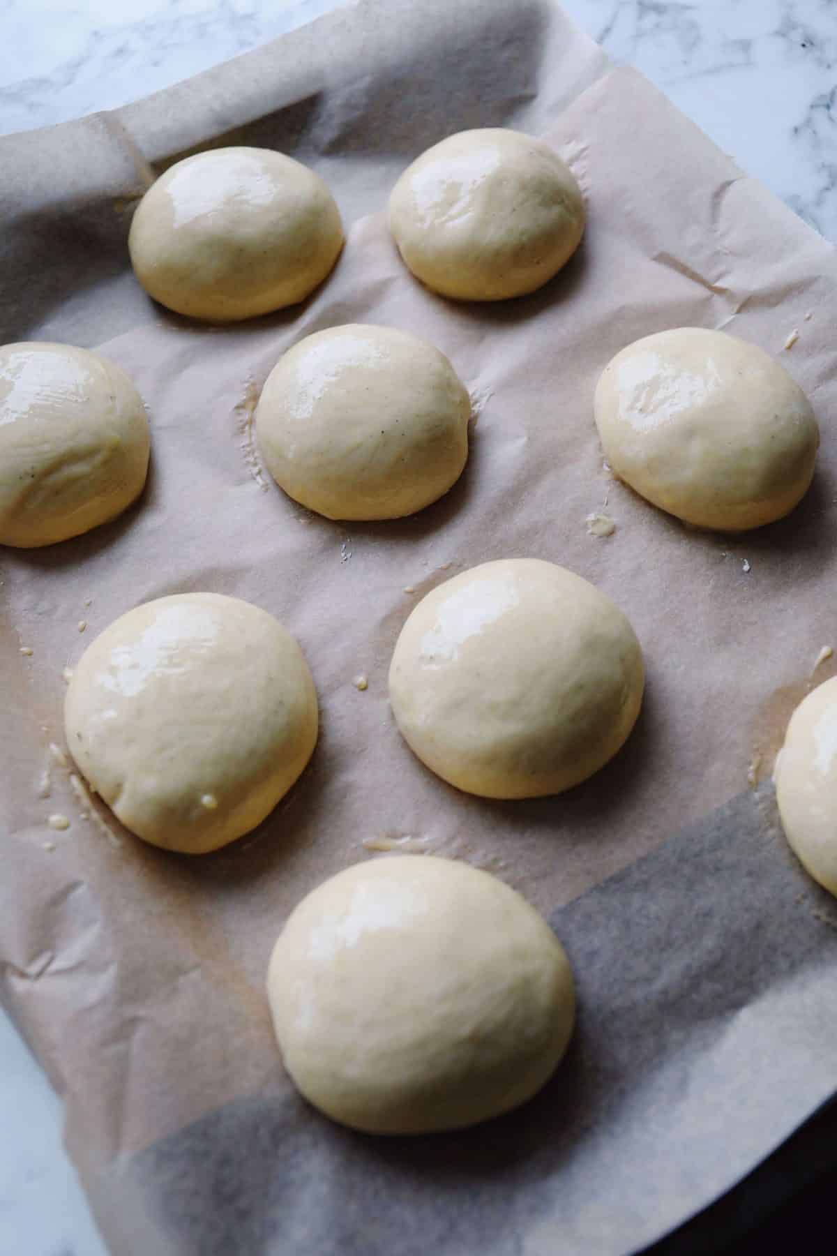 Fastelavnsboller med vaniljecreme - Hjemmebagte fastelavnsboller