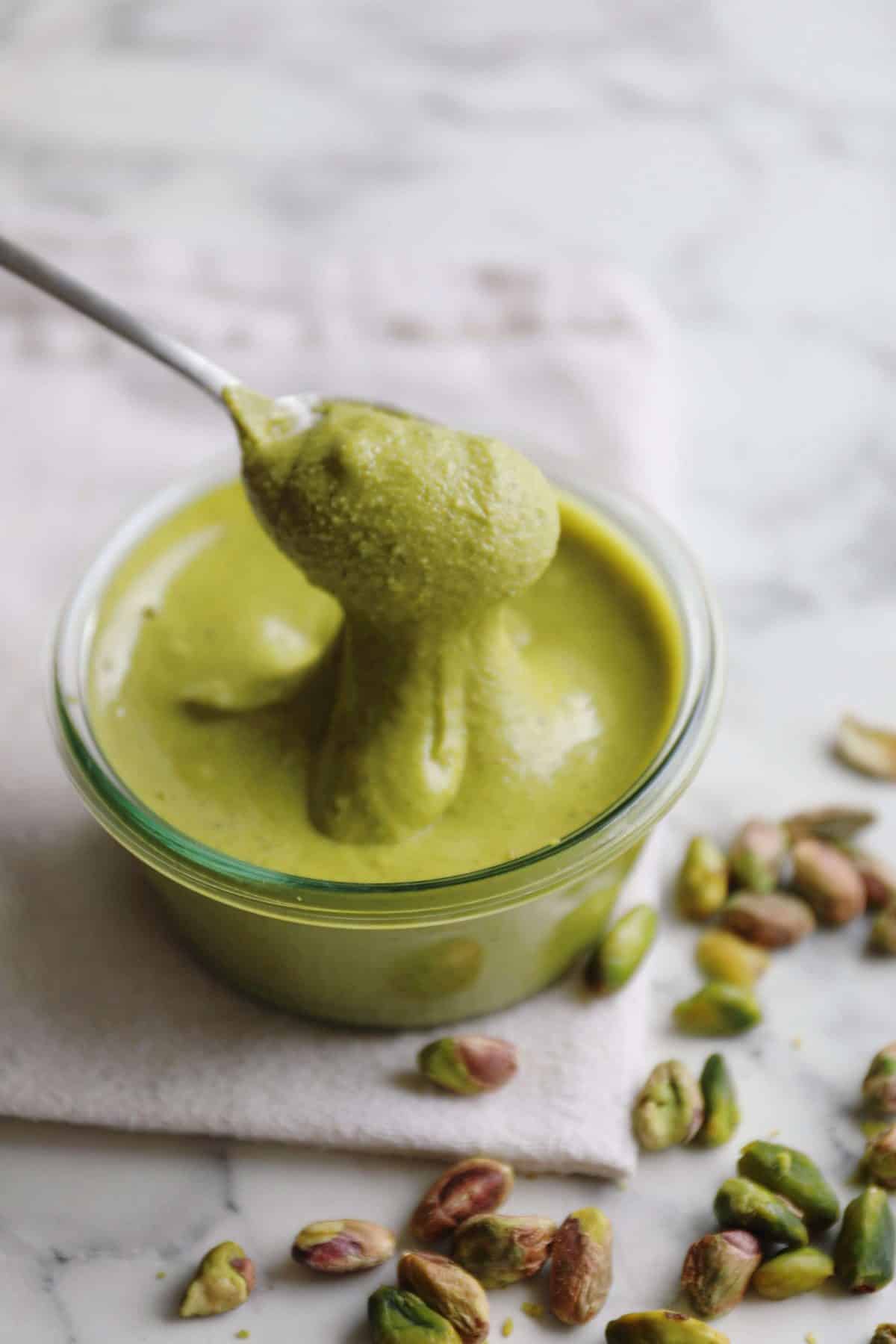 Pistachio cream – Homemade pistachio cream with white chocolate