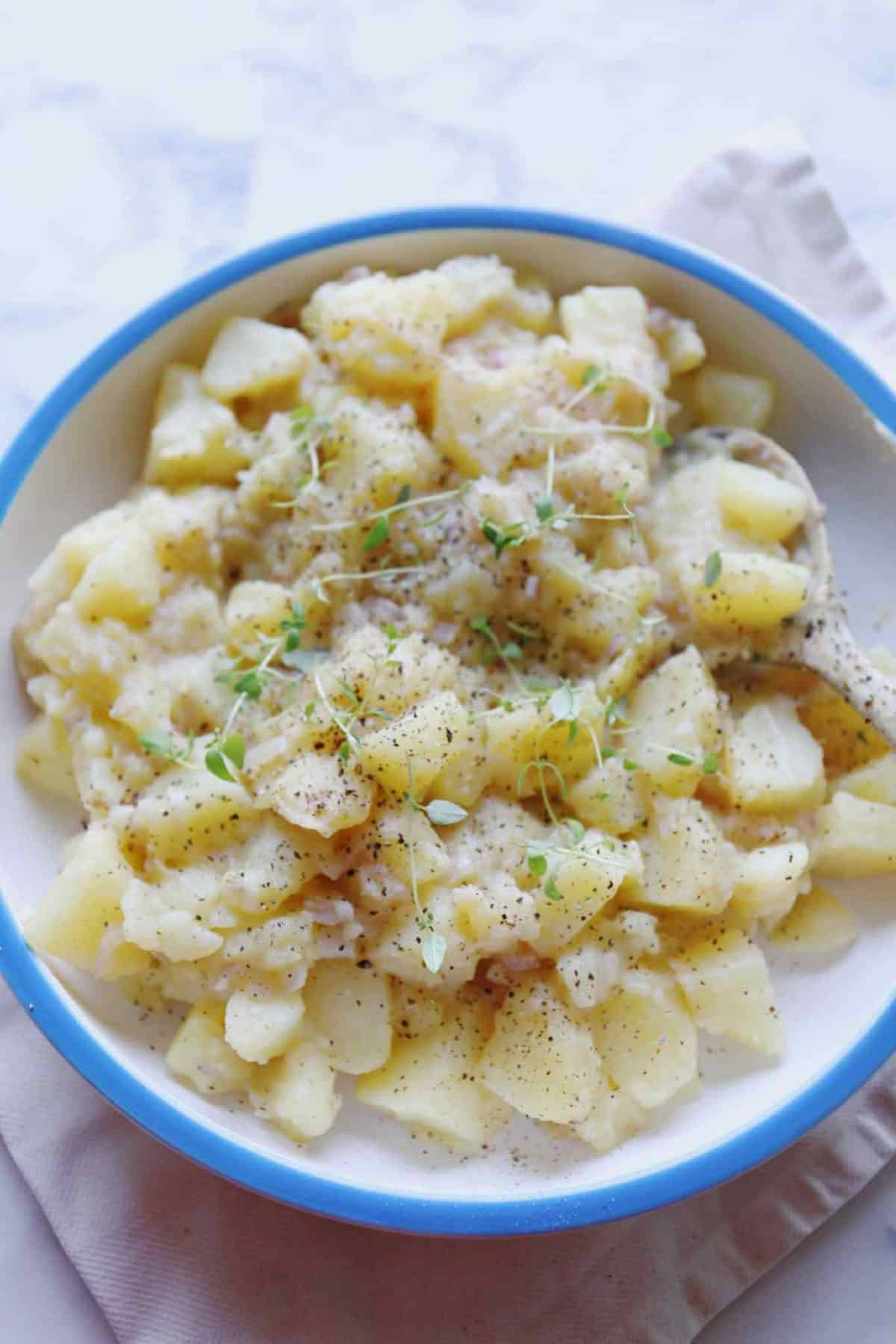 Varm kartoffelsalat - Nem hjemmelavet varm kartoffelsalat