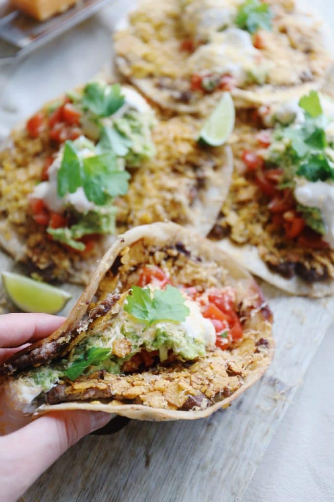 Crispy Mexican Tacos - Sprøde tacos med nachos og toppings